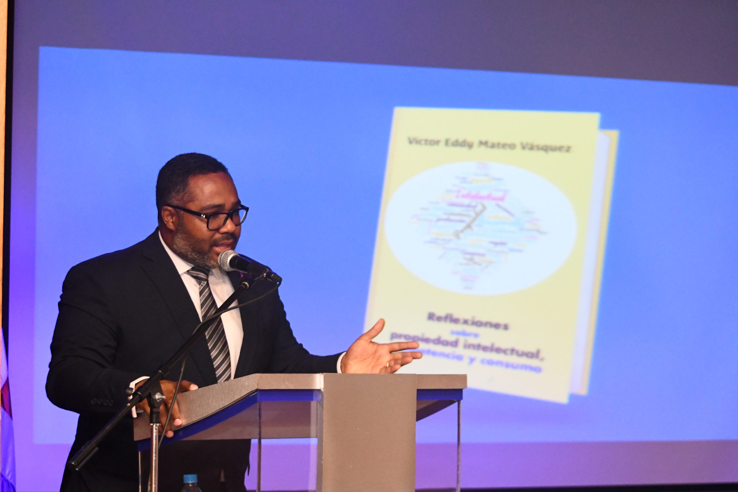 Consejero Mateo Vásquez presenta su nuevo libro - Comisión Nacional de ...